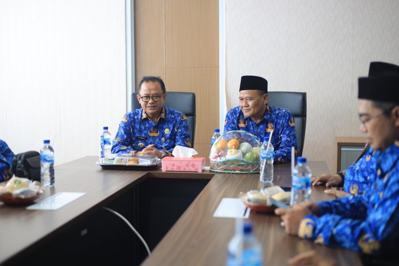 PJ WALI KOTA BEKASI R GANI MUHAMAD KUNJUNGI PENGADILAN AGAMA BEKASI DAN ... PJ WALI KOTA BEKASI R GANI MUHAMAD KUNJUNGI PENGADILAN AGAMA BEKASI DAN ...